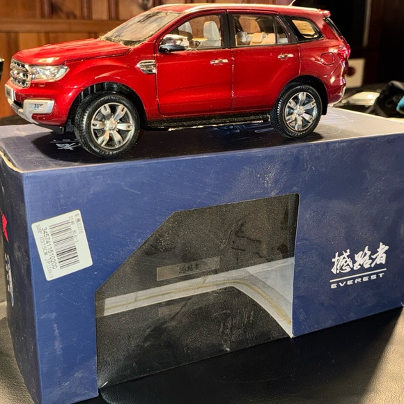 Other | Ford Everest 118 Scale Diecast Dealer Model Red | Poshmark
